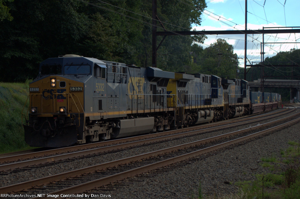 CSX ES40DC 5332 leads Q034-13